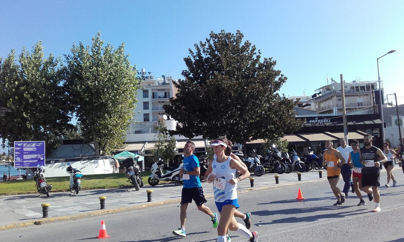 Όλη η Χαλκίδα σήμερα έγινε μια μεγάλη αγκαλιά για το μικρό Παναγιώτη ...
