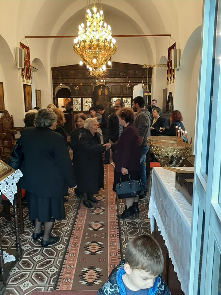 Θεία Λειτουργία στο εκκλησάκι του Αγίου Ανδρέα στο Γιαννίτσι Καρύστου ...