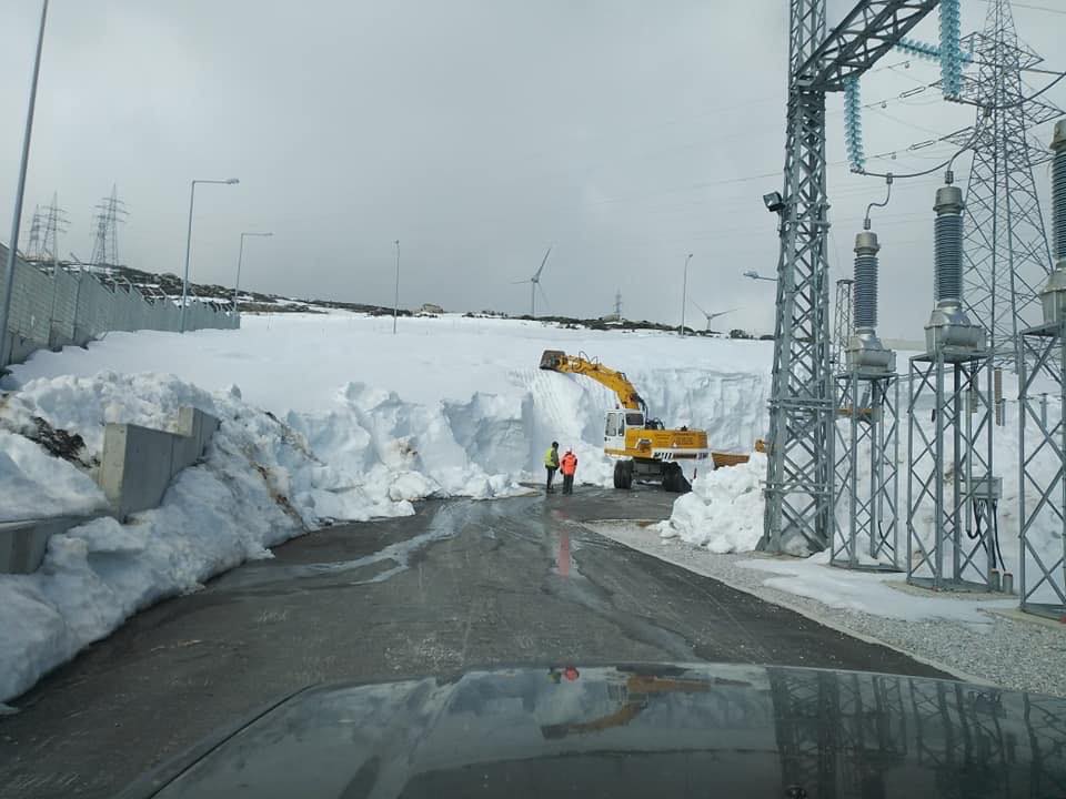 Κάρυστος: Δεν μπορούν να αποχωριστούν το χιόνι (photos) | eVima | Ειδήσεις Εύβοια