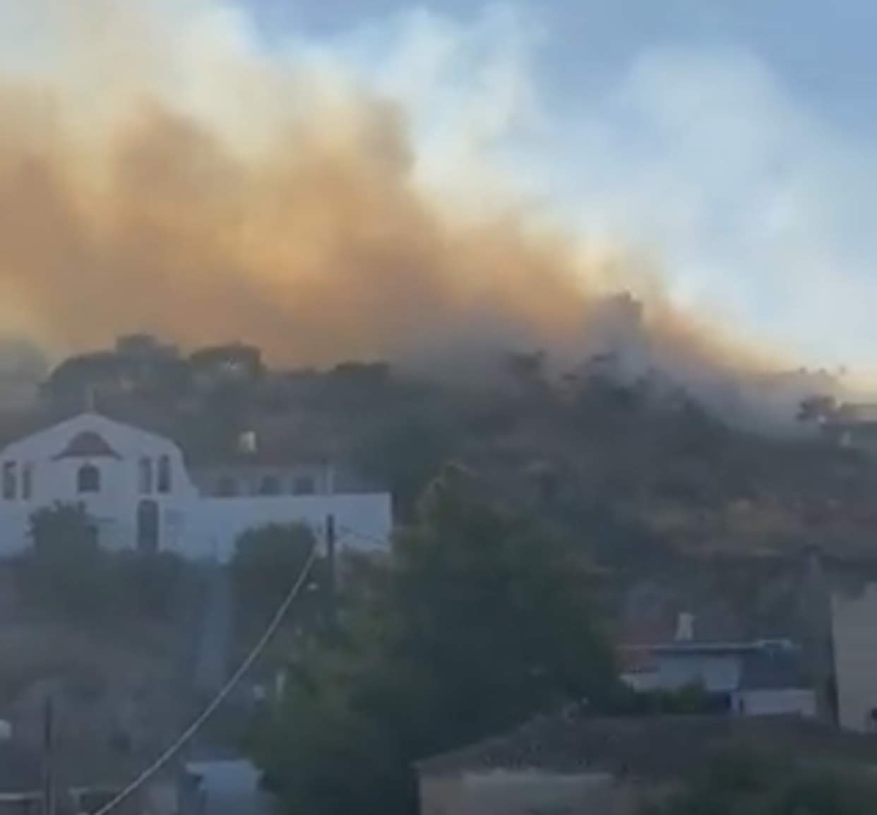 Φωτιά στη Σαλαμίνα: Μήνυμα από το 112 για την απομάκρυνση των κατοίκων ...