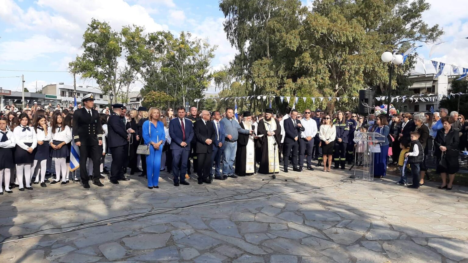 28η Οκτωβρίου: Έκλεψαν τις εντυπώσεις με τις παραδοσιακές φορεσιές οι ...