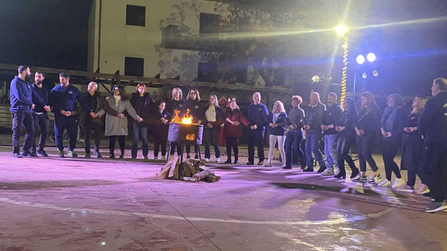 Εύβοια: Eντυπωσίασε η χριστουγεννιάτικη γιορτή στην πλατεία Γκέλη στην ...